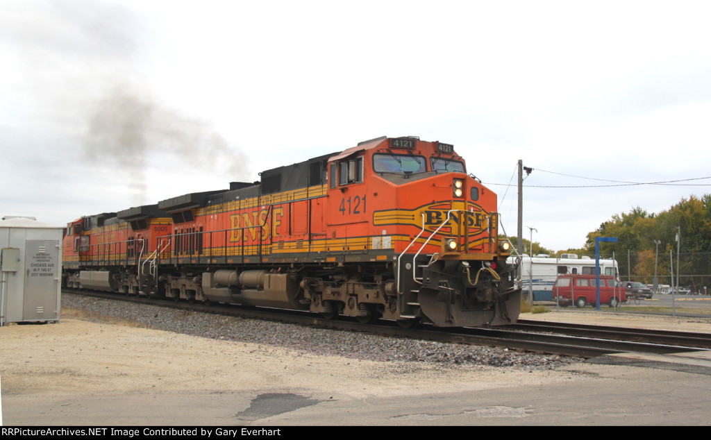 BNSF 4121 & BNSF 5005